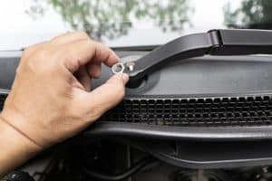 Chevy Silverado Only One Wiper Working: 4 Main Causes | Drivetrain Resource