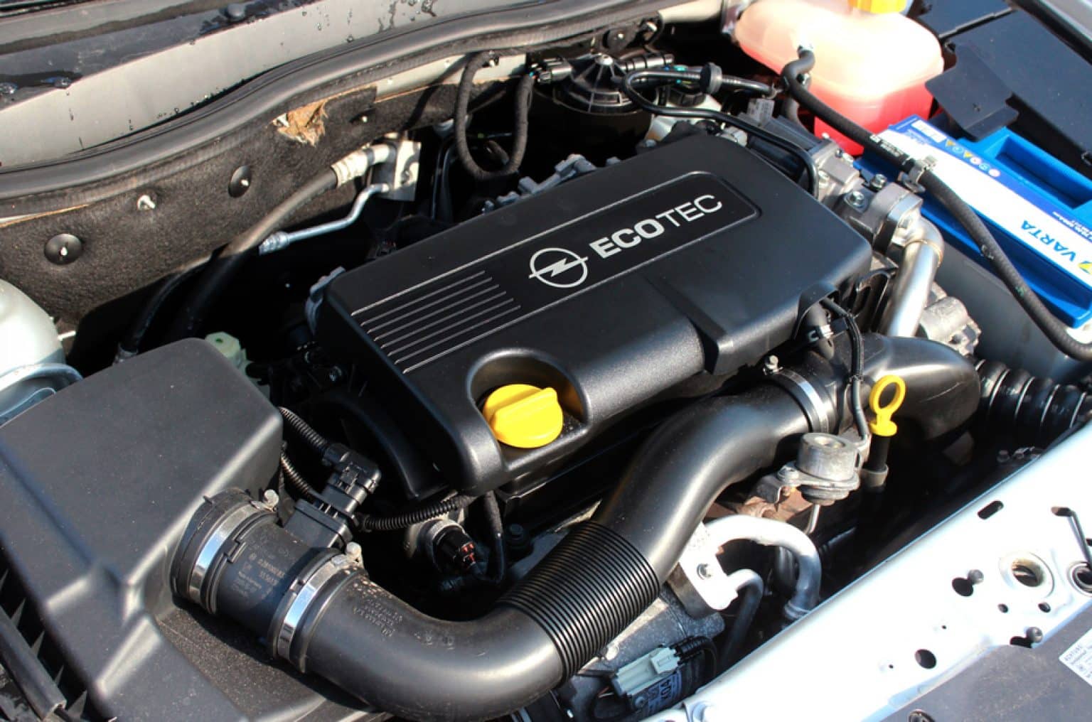 How Many Spark Plugs in a V8? Usually 8, Here’s How to Tell | Drivetrain Resource